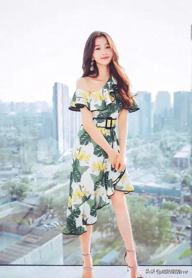 Yu Shuxin, youthful and beautiful, sweet and lovely, gentle and lovely ...