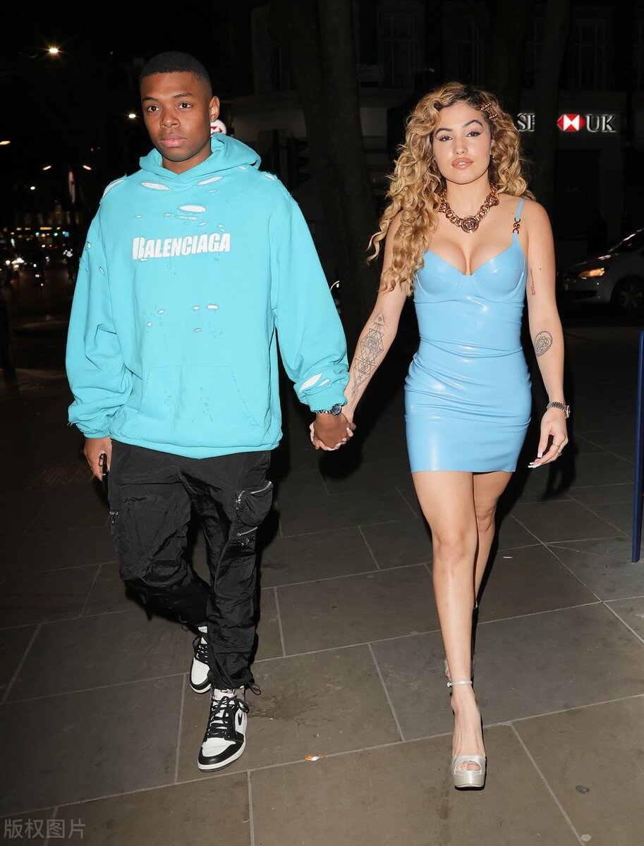 Mabel, showing off your body with dog food, it's really hard - iNEWS