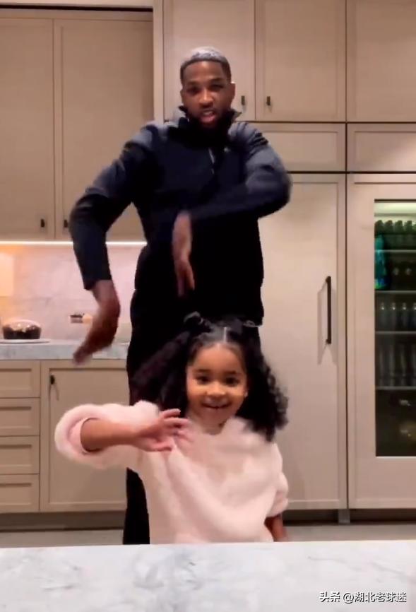 T Thompson makes another appearance!Show dancing with her daughter ...