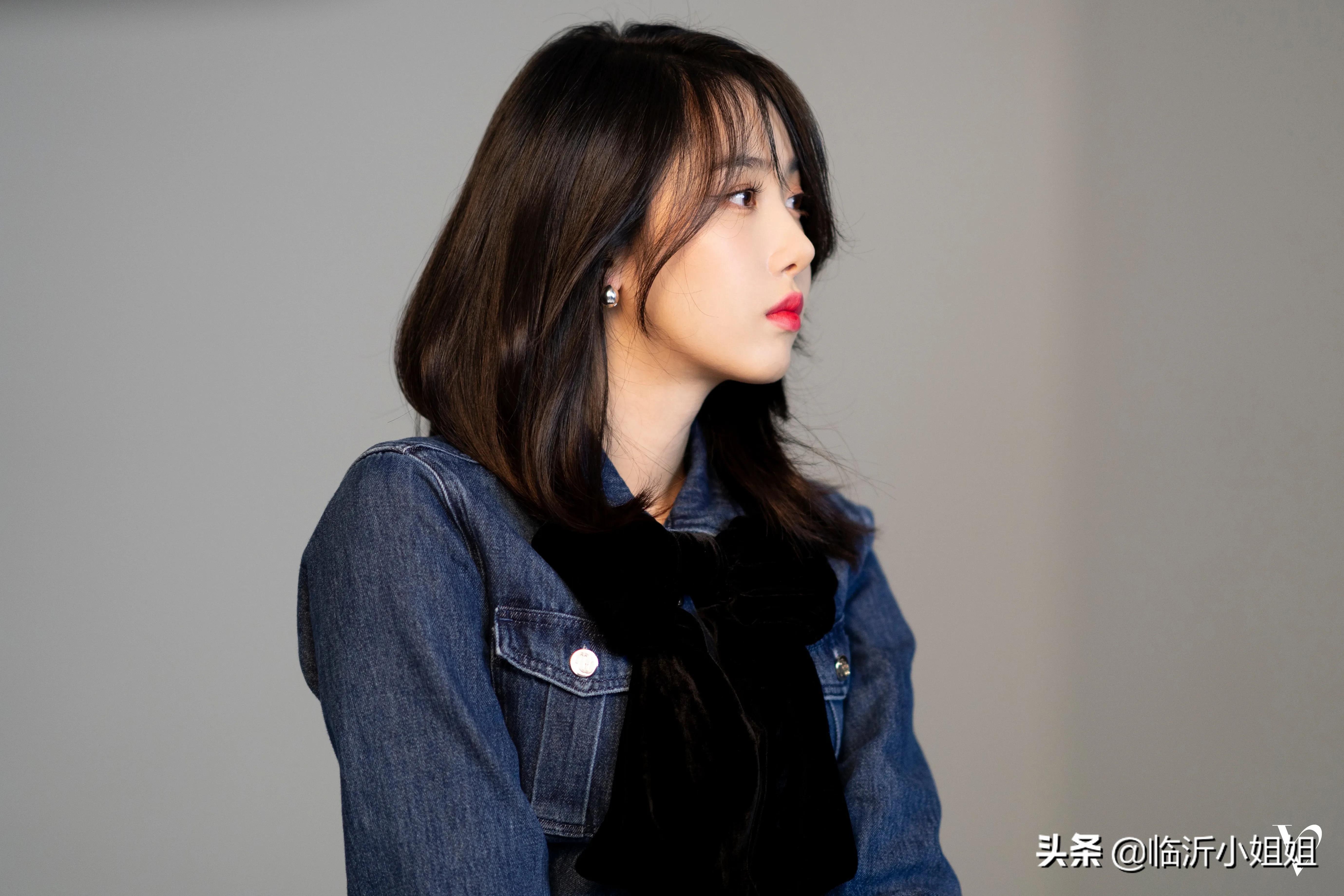 Huang Enfei, a refreshing and beautiful young girl, with a tender and ...