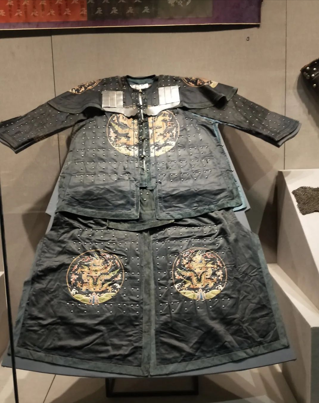 What does a typical Qing Dynasty armor look like? - iNEWS