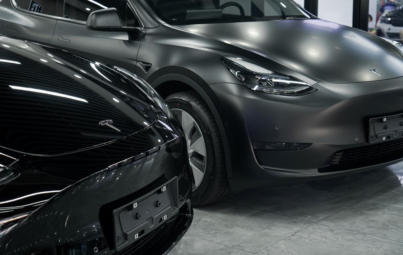 Tesla MODEL Y: Which one do you choose, a high-bright invisible car ...