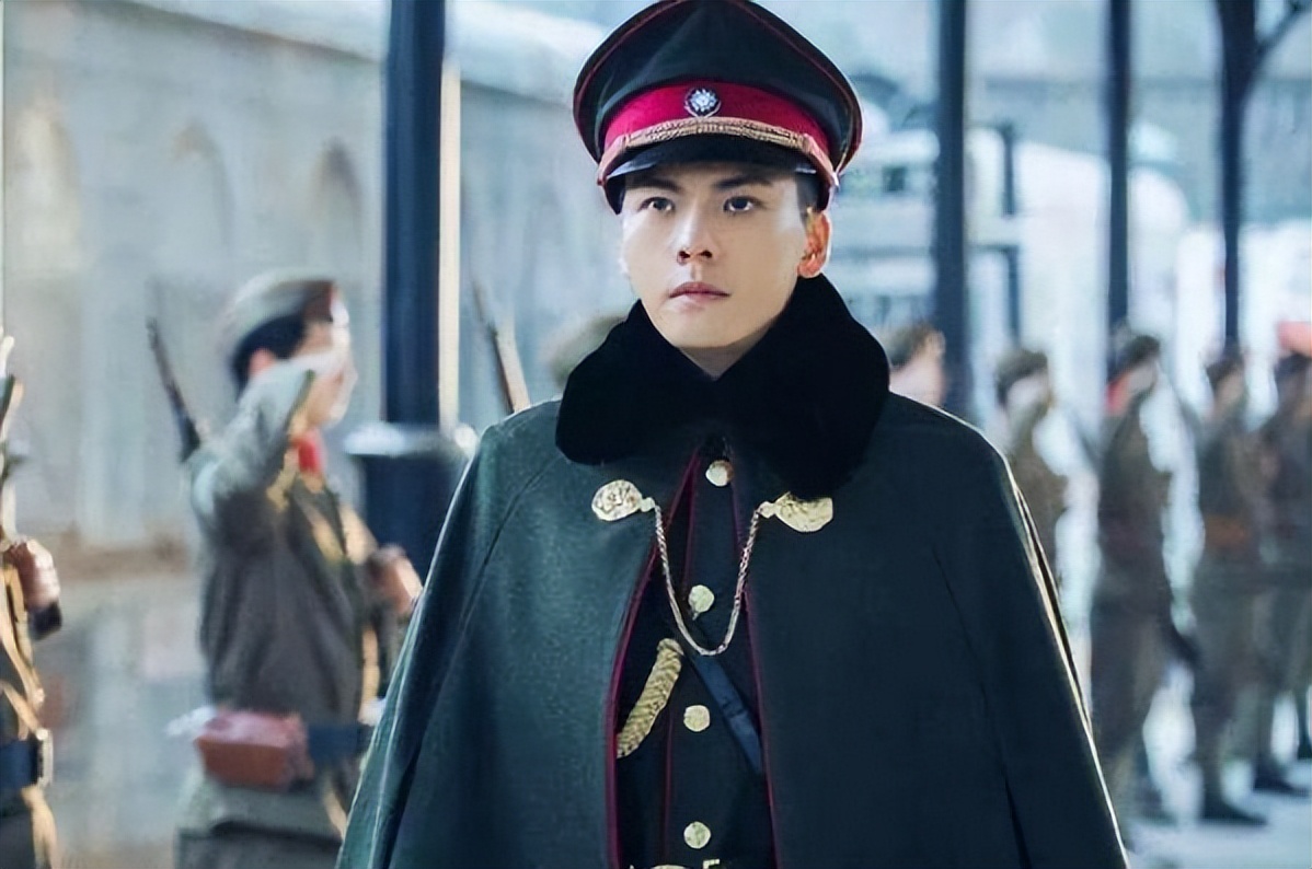 List of the most handsome male stars in military uniforms - iNEWS