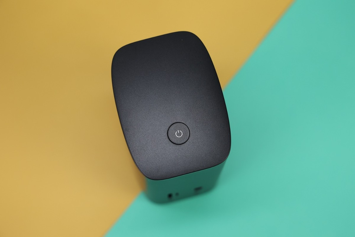 One dock with four screens, Thai pants are really spicy! New Office ...