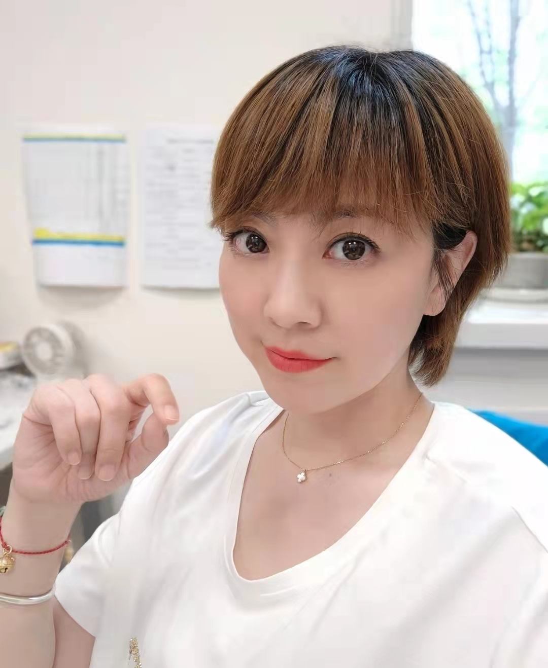 The host Zhu Xiawo was suspended from her job. Is she wronged? - iNEWS
