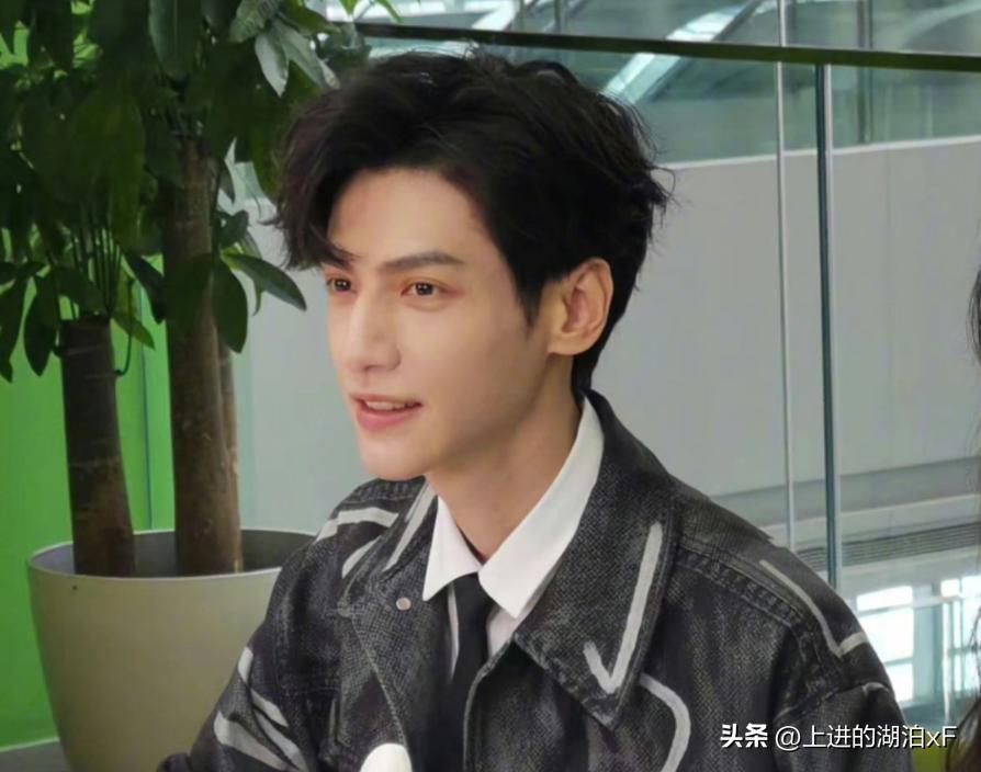 What does Luo Yunxi look like in real life? Say goodbye to the filters ...