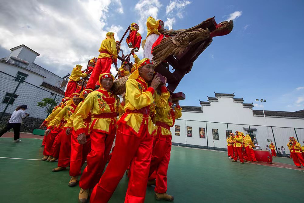 60 members of the Arhat class in Pan'an, under the scorching sun of 36 ...