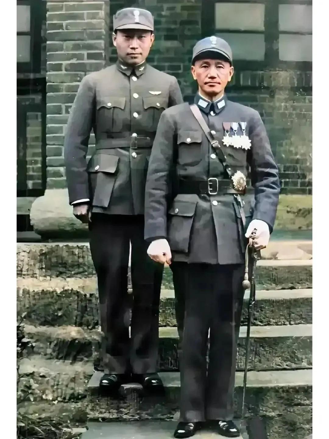 Chiang Kai-shek read the 212-character long couplet of Wangjiang Tower ...