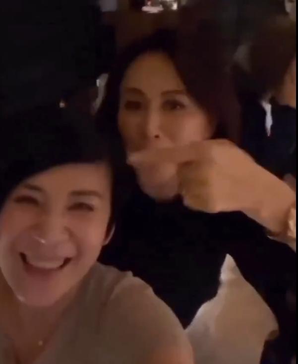 Carina Lau and his wife Wu Junru had a dinner and exchanged husband Qi Bixin. Tony Leung only ...