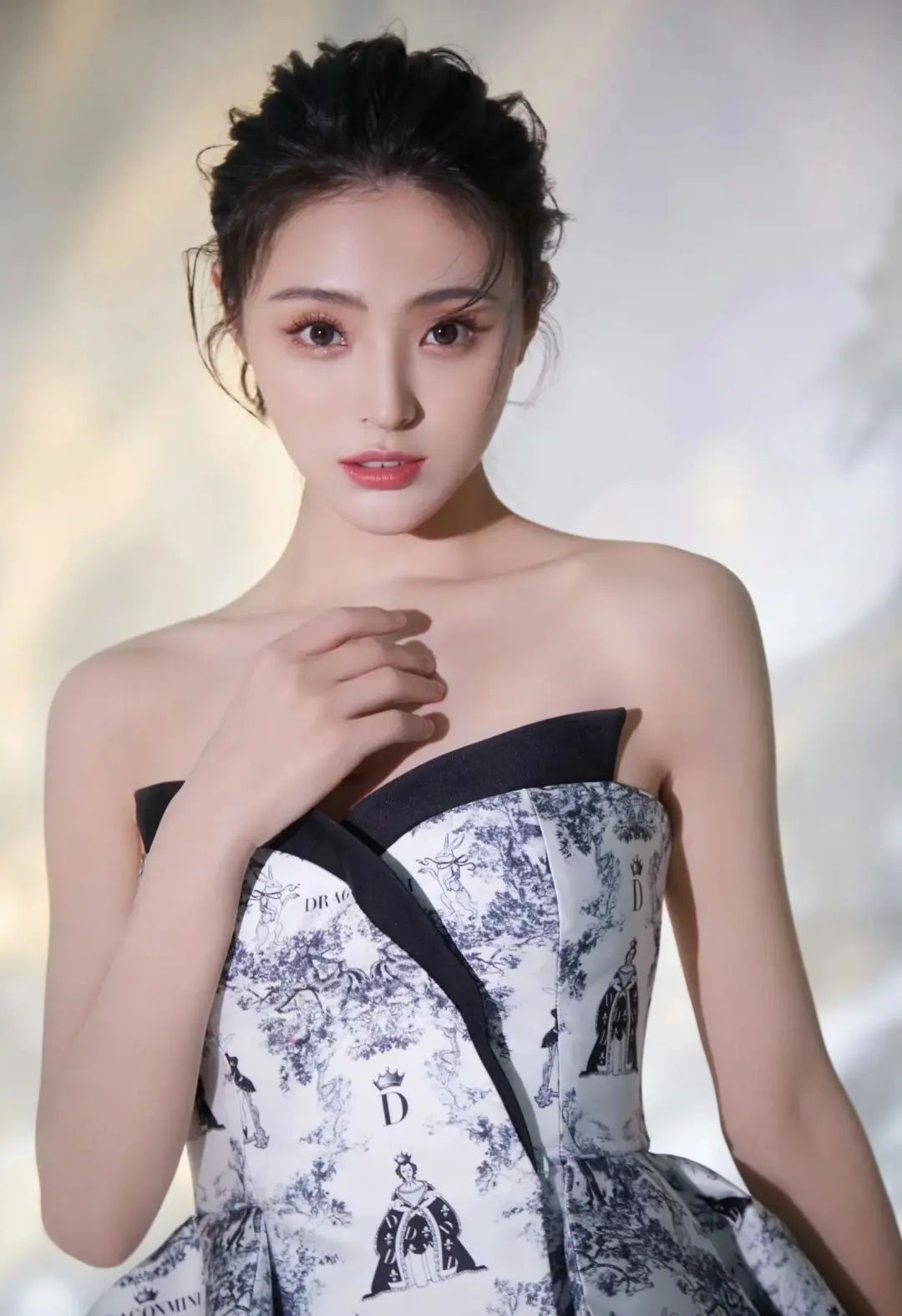 Dark horse actress Zhang Xintong overcame obstacles and embarked on the ...