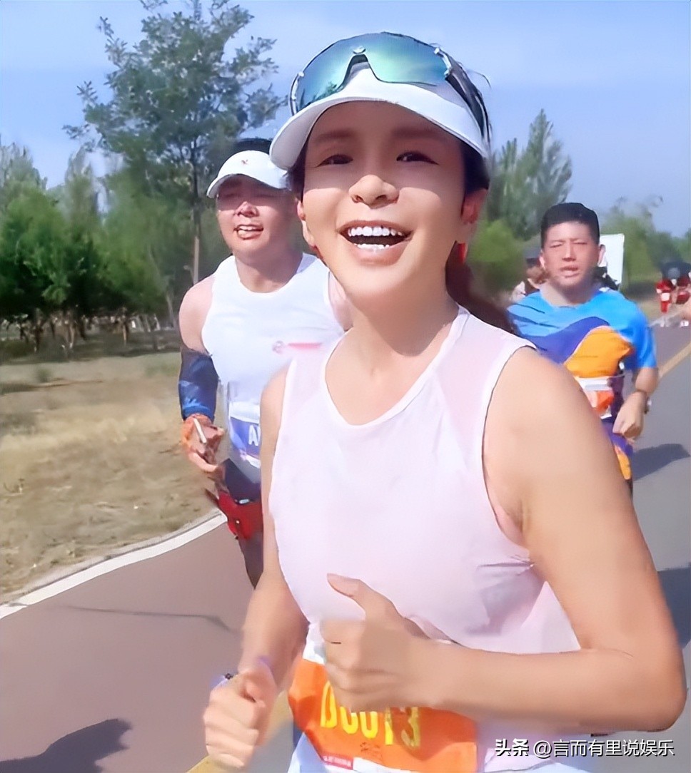 Zhu Xun ran a marathon without makeup, his body drooped like an old ...