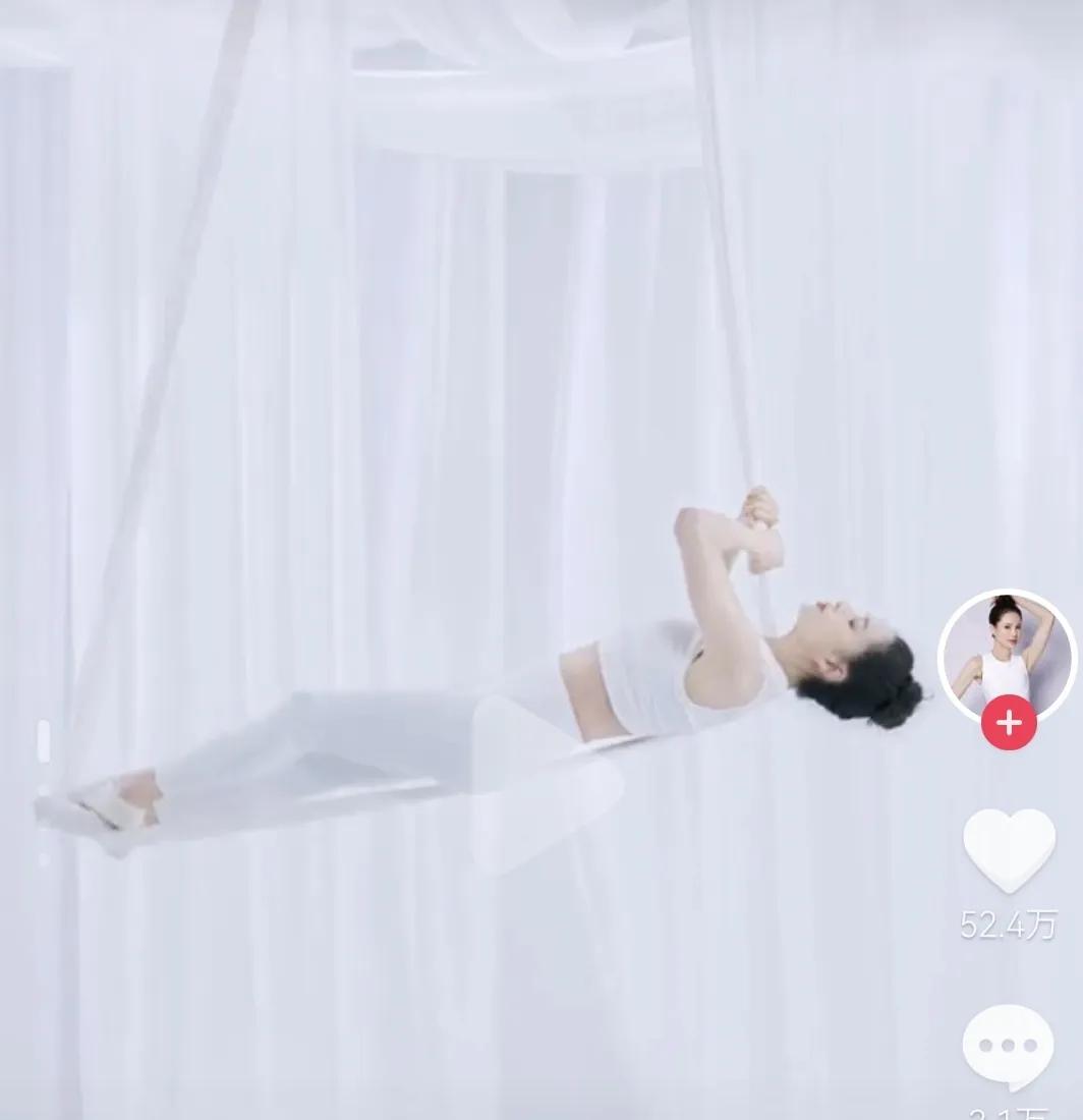 The 56-year-old Xiaolongnv challenged the sleeping rope and looked like ...