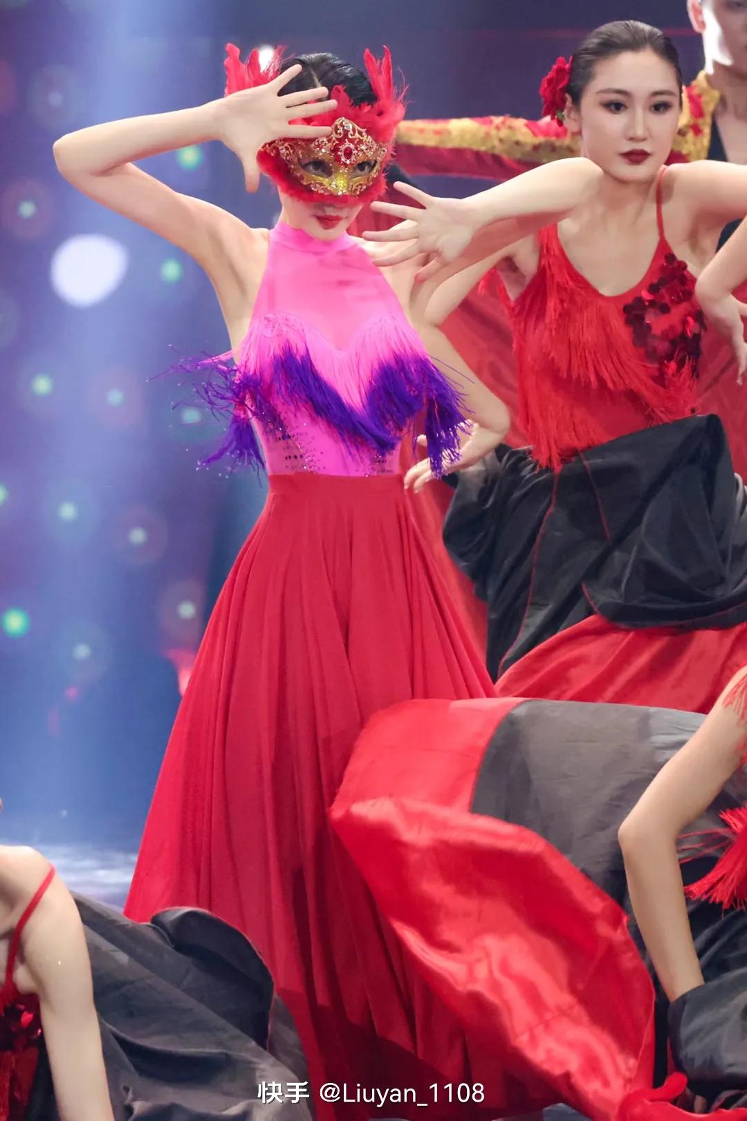 Liu Yan's masked dancer - iNEWS