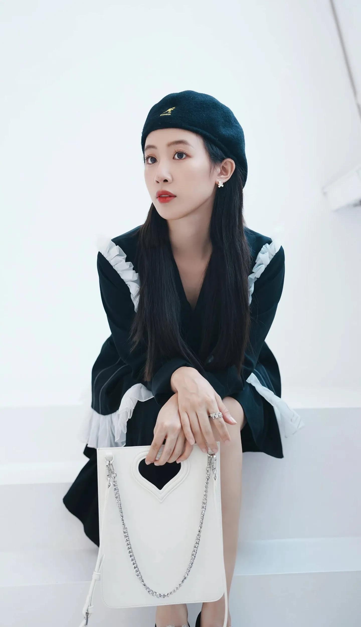 Temperament female singer Ye Jia - iNEWS