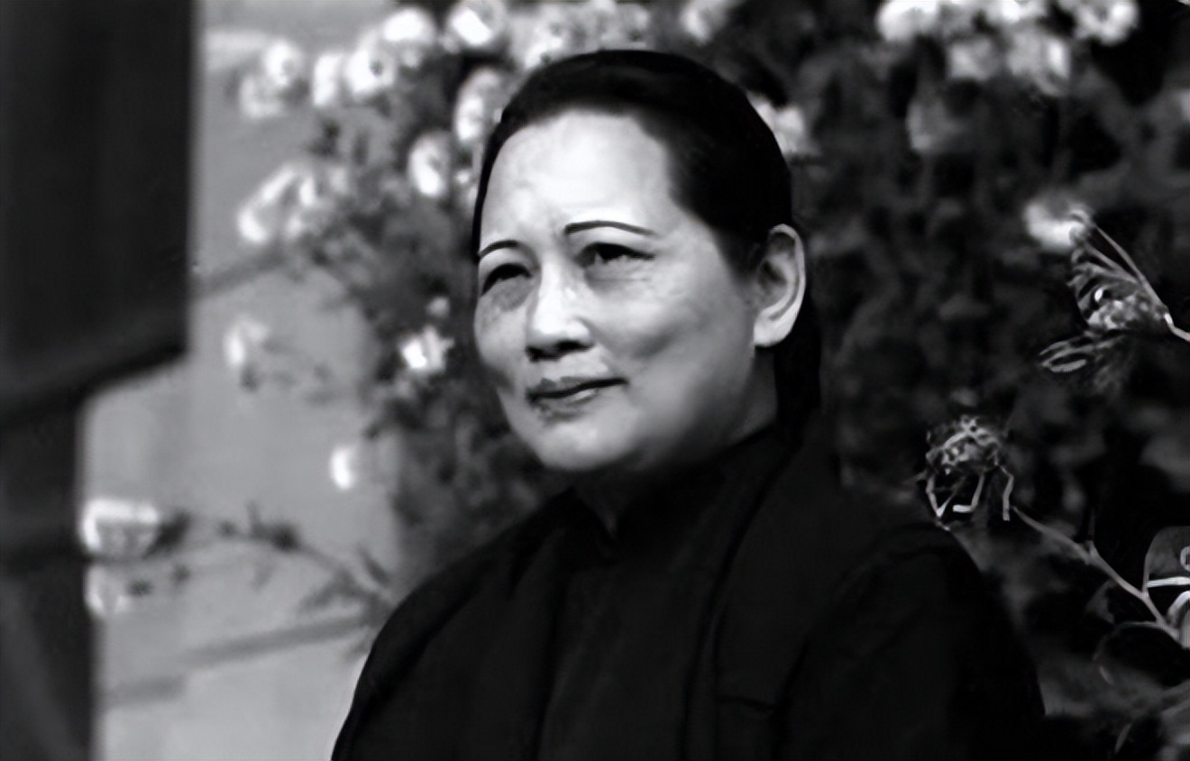 In 1958, the war criminal Gong Delin went to Tiananmen Square to watch ...