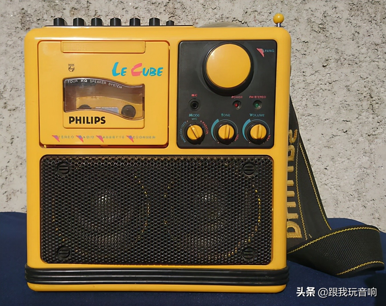 PHILIPS Philips Le Cube D8080 / D8082 portable radio, cassette tape ...