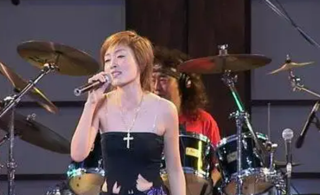 Famous singer Chen Lin: became popular at the age of 23, jumped from ...