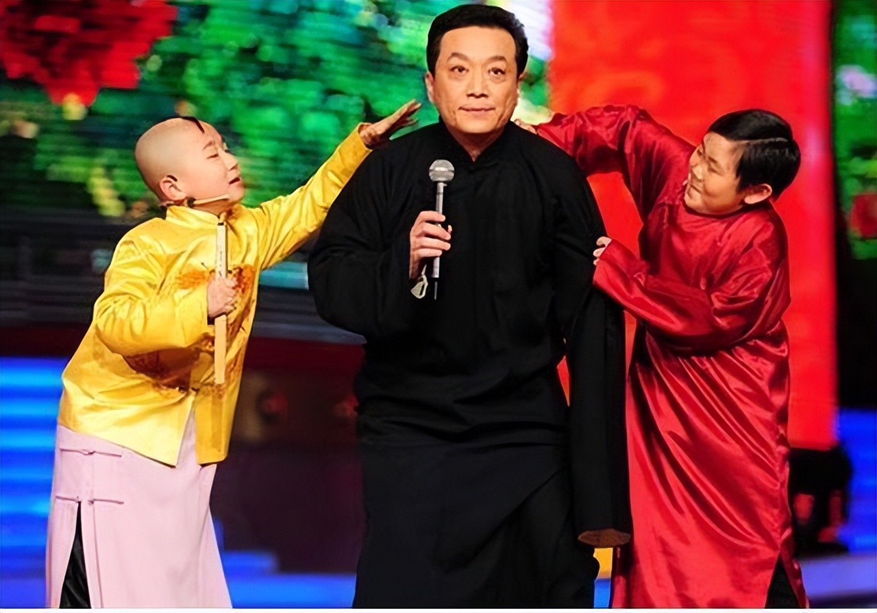 Crosstalk actor Wang Ping passed away at the age of 51, leaving his ...