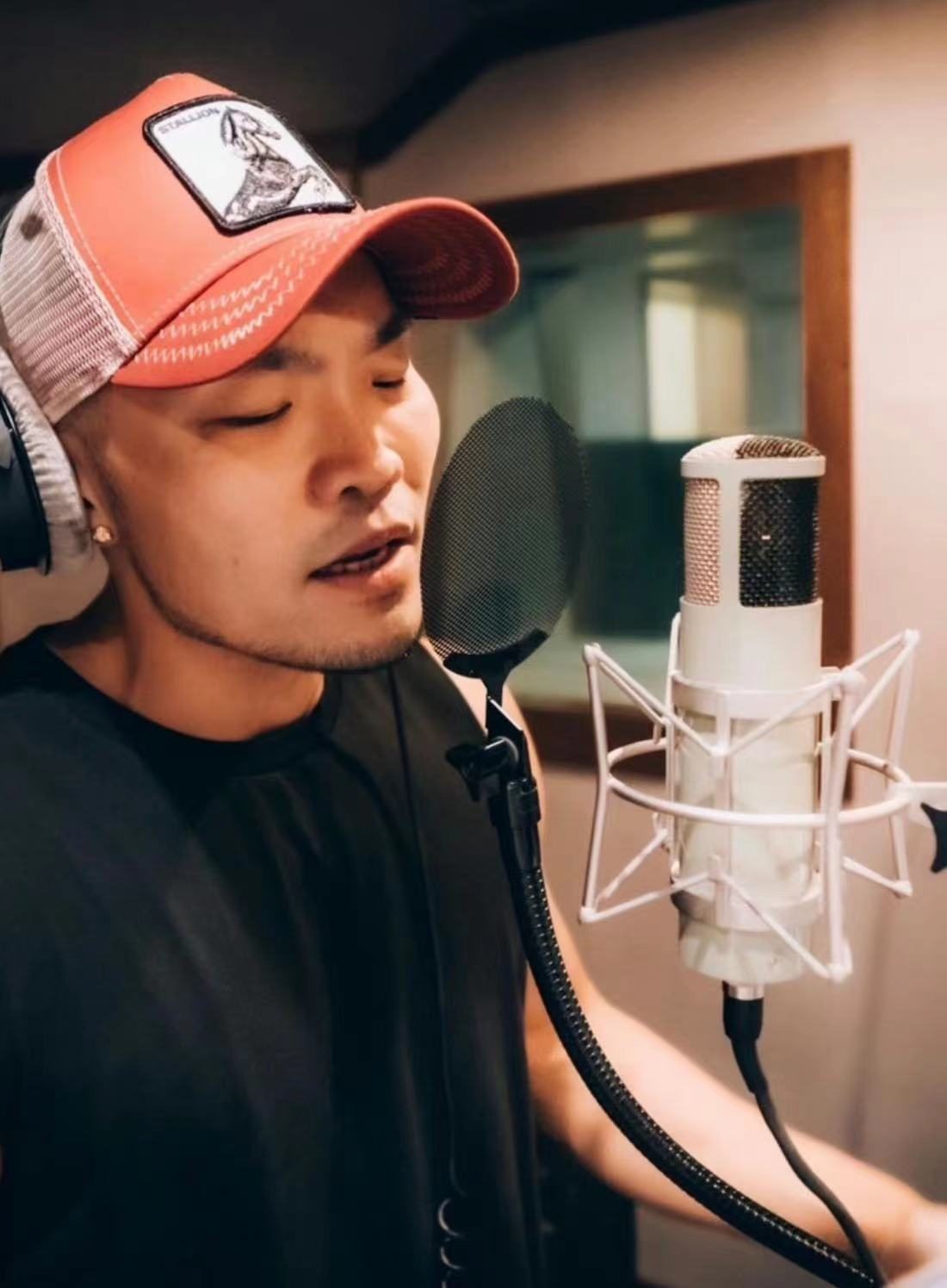 Li Jiuzhe [as usual]: We return to the simple appearance, and the ...