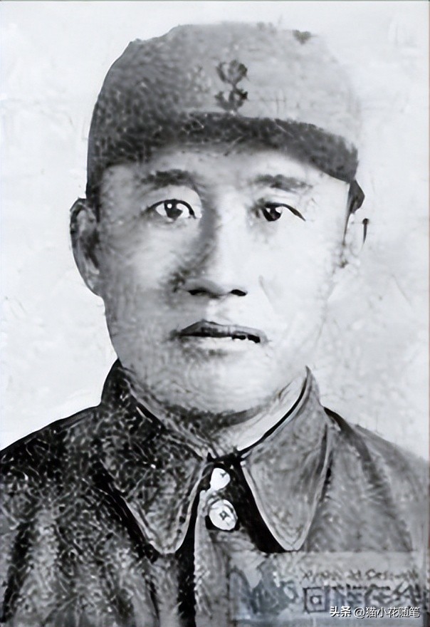 What positions did the division commander and political commissar of ...