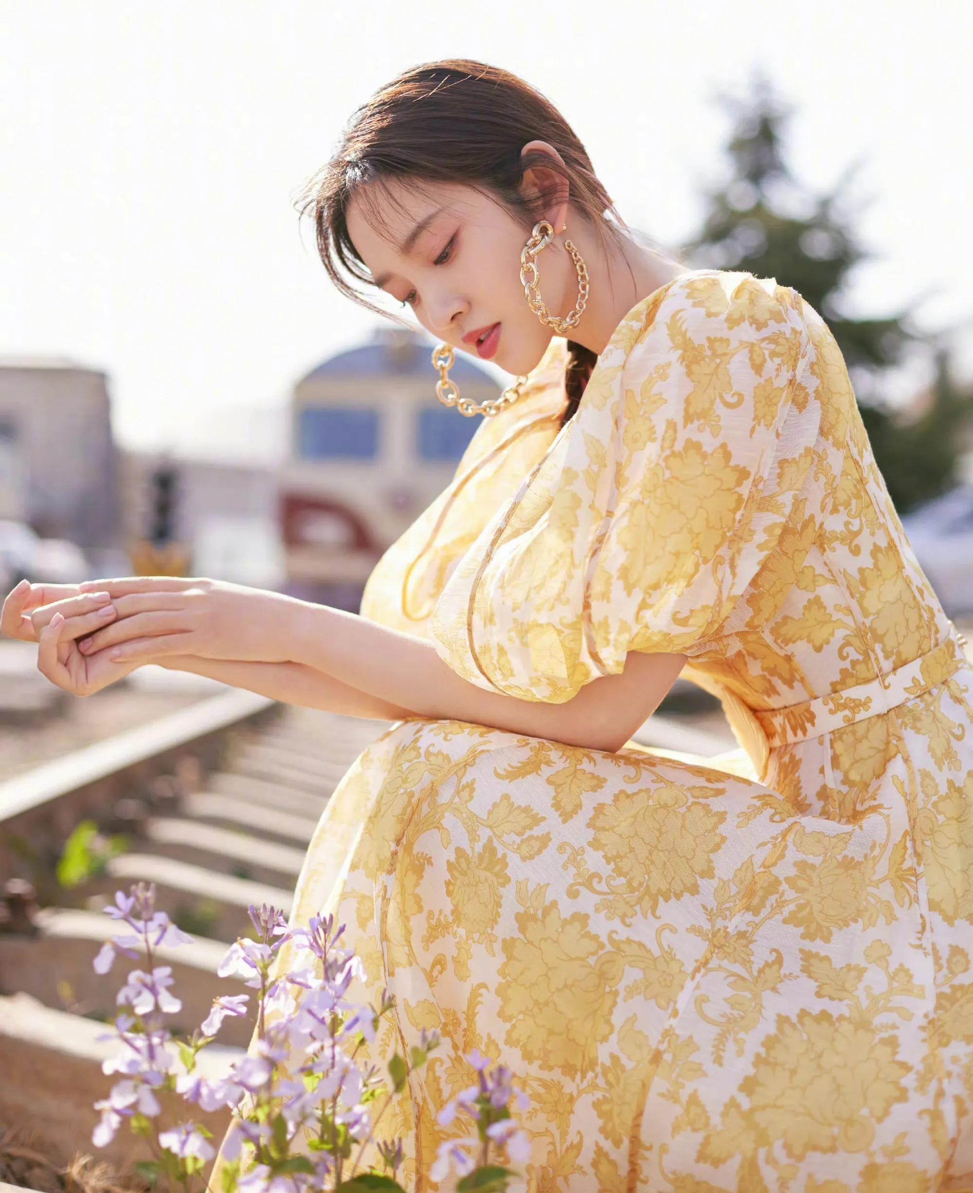 Beautiful actress Tang Yixin - iNEWS