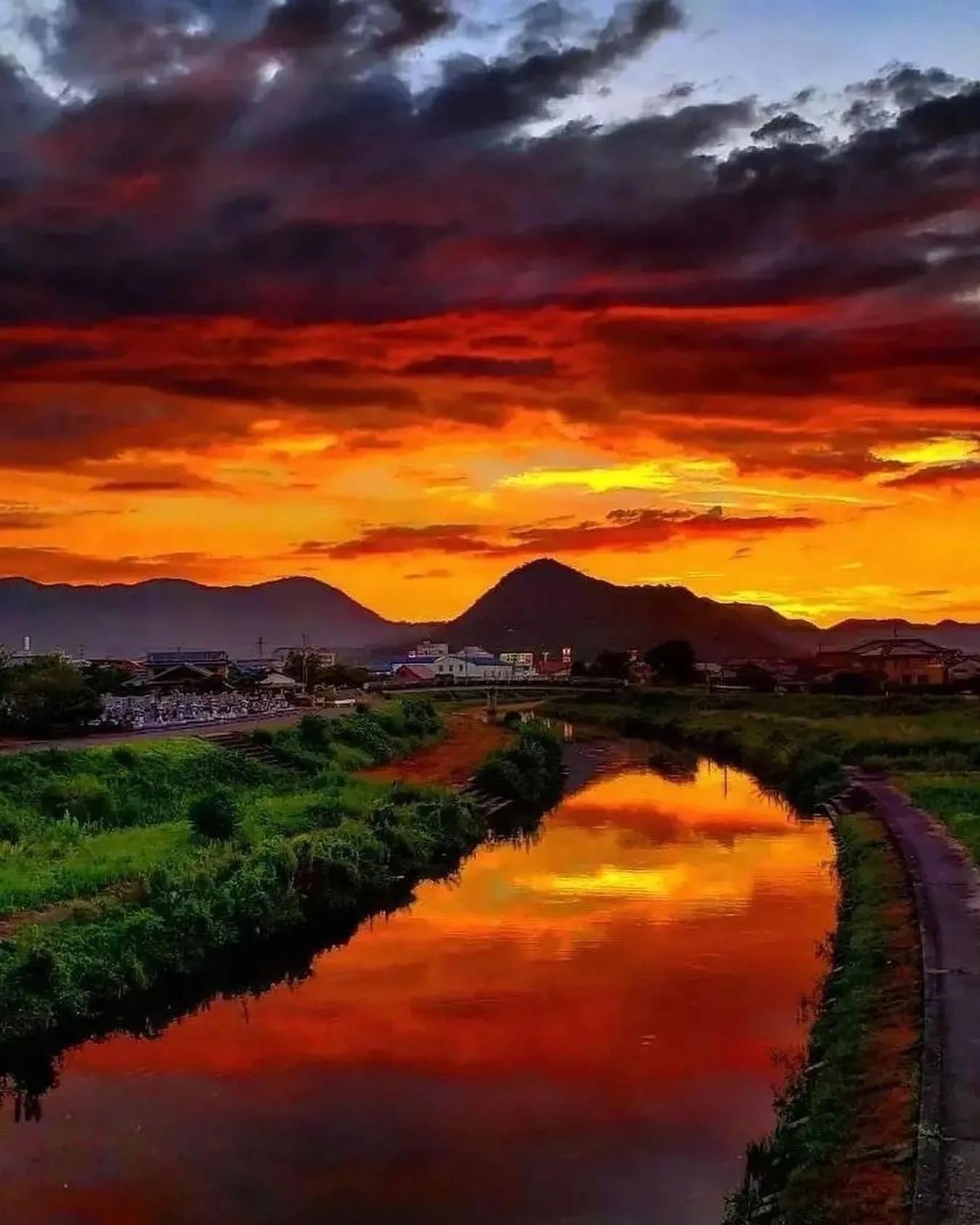 sunset in japan - iNEWS