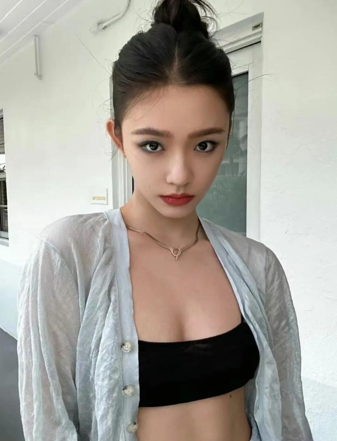 Sexy beauty Lin Yun, can be salty or sweet, and her figure is too good - iMedia