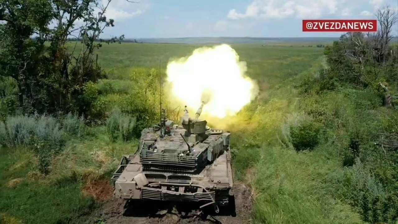 As soon as the guns sounded, the Ukrainian army outflanked the hell ...