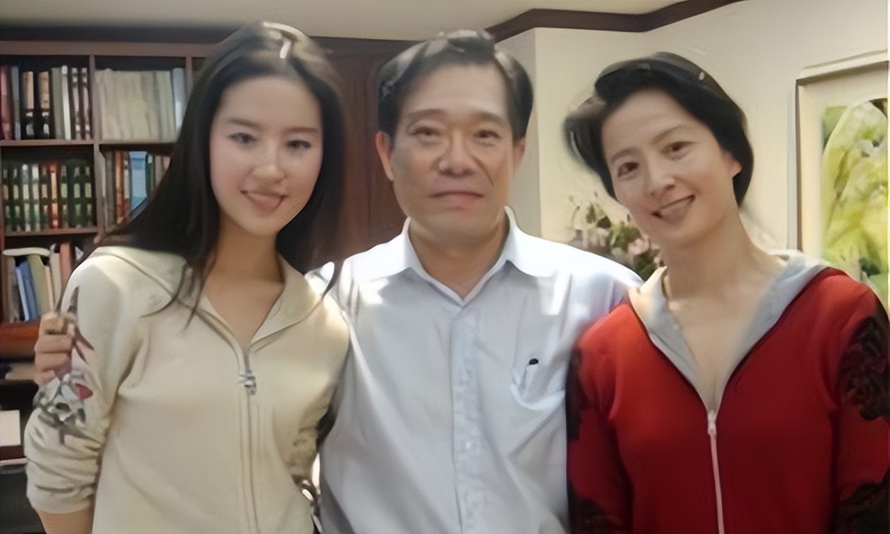 "Second-generation fairy" Yang Caiyu has a close relationship with Chen ...