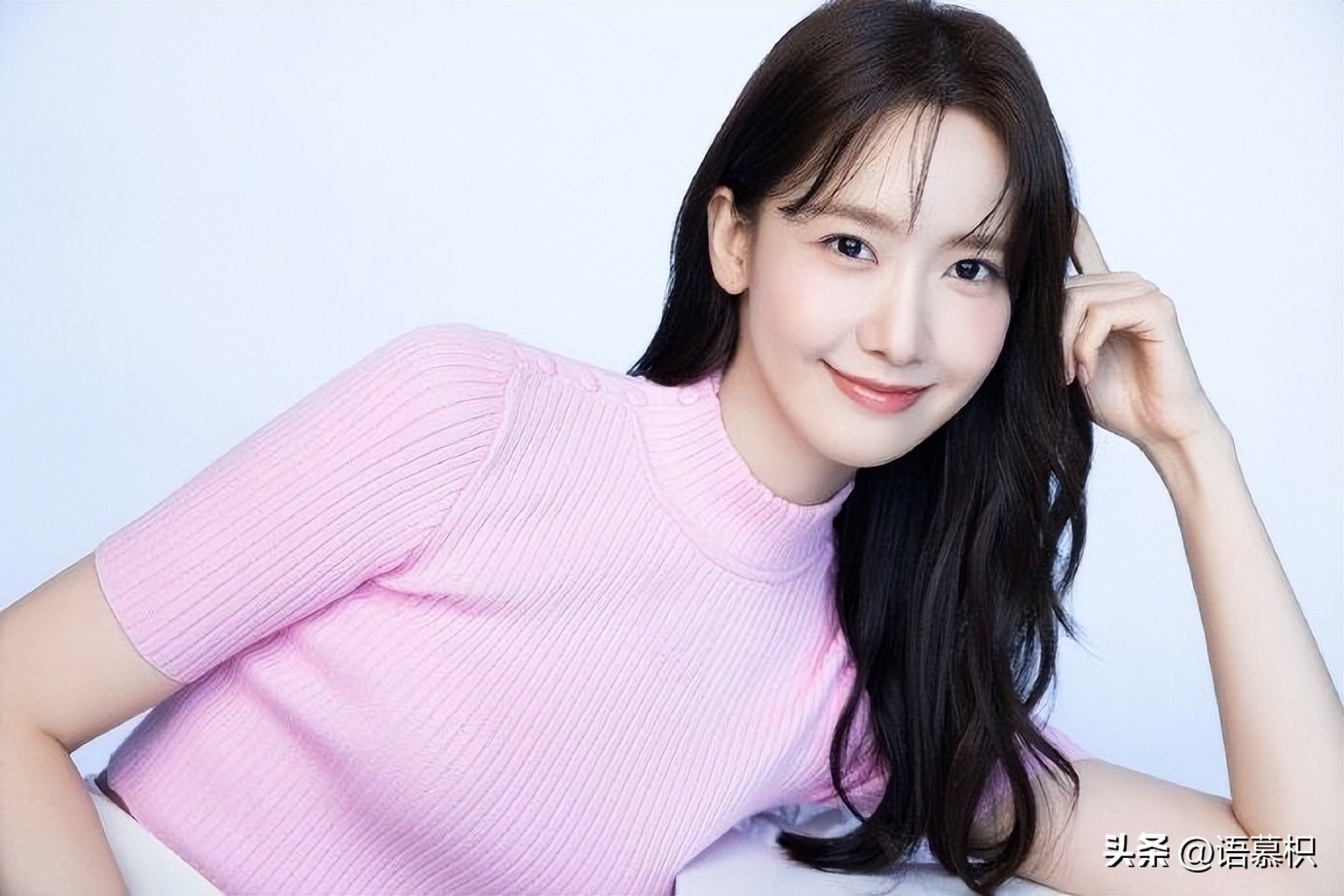 Yoona cut her bangs for a cute image! I have a tacit understanding with ...