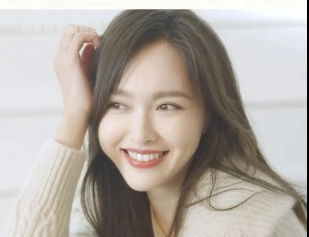 Tang Yan and Luo Jin hold hands and sprinkle sugar, even the coats are ...