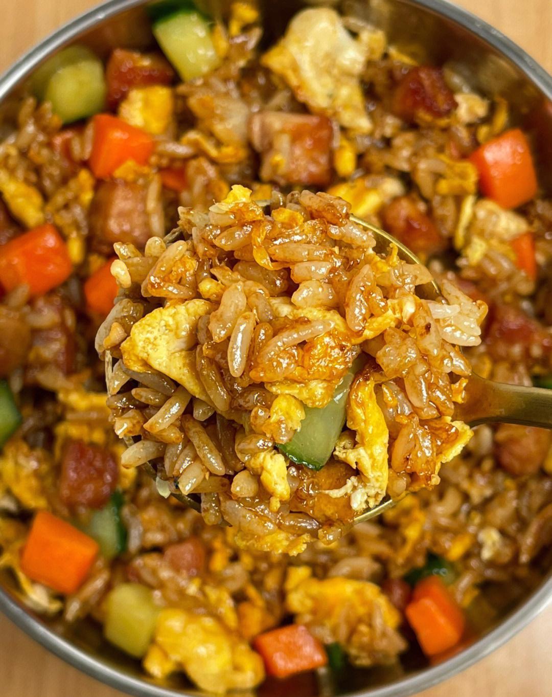I can eat three bowls of this kind of fried rice. The method is simple ...