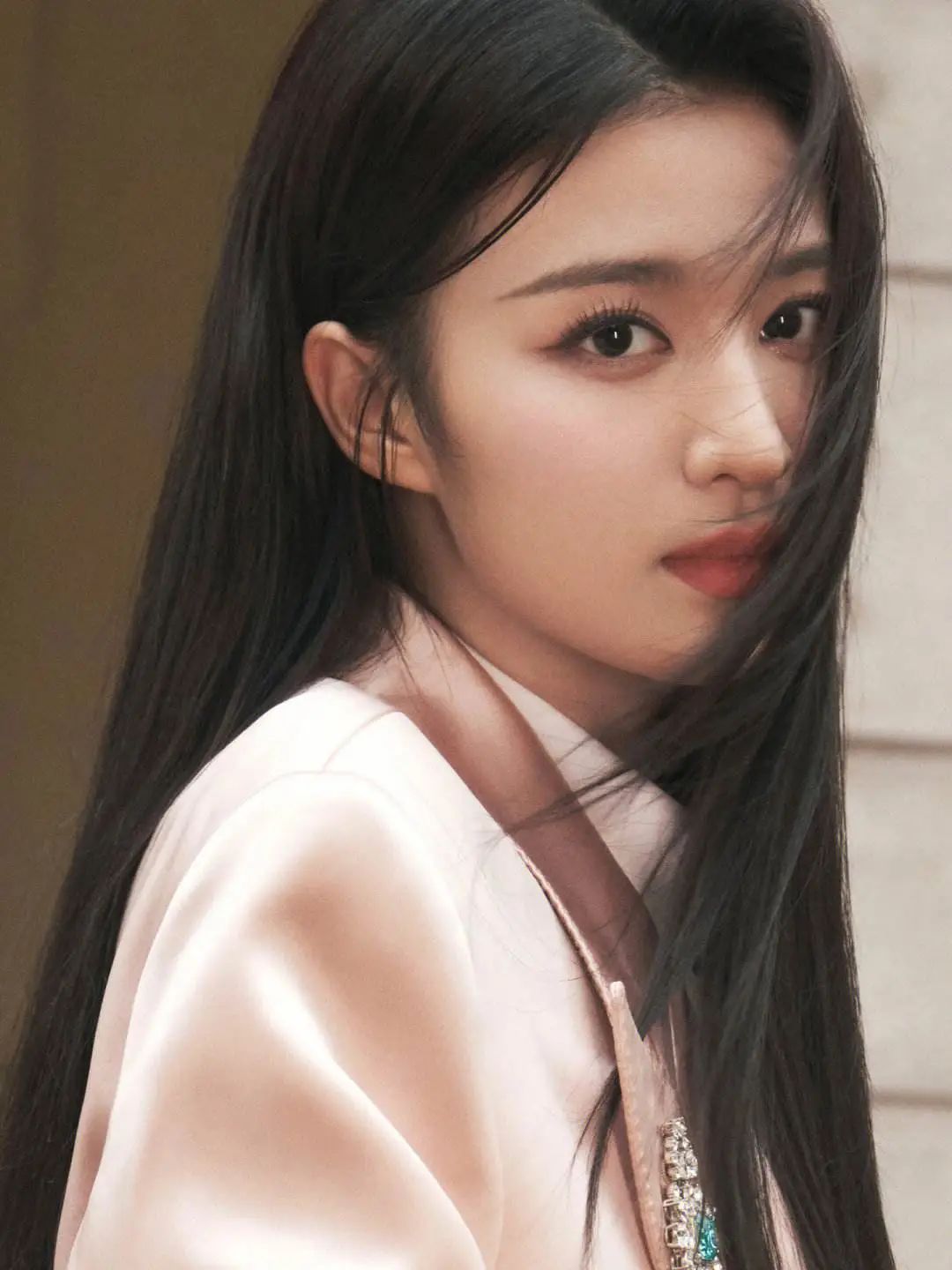 "Liu Zhou Ji" kick-off banquet: Wang Churan is cool and handsome wearing a peaked cap, and Liu ...