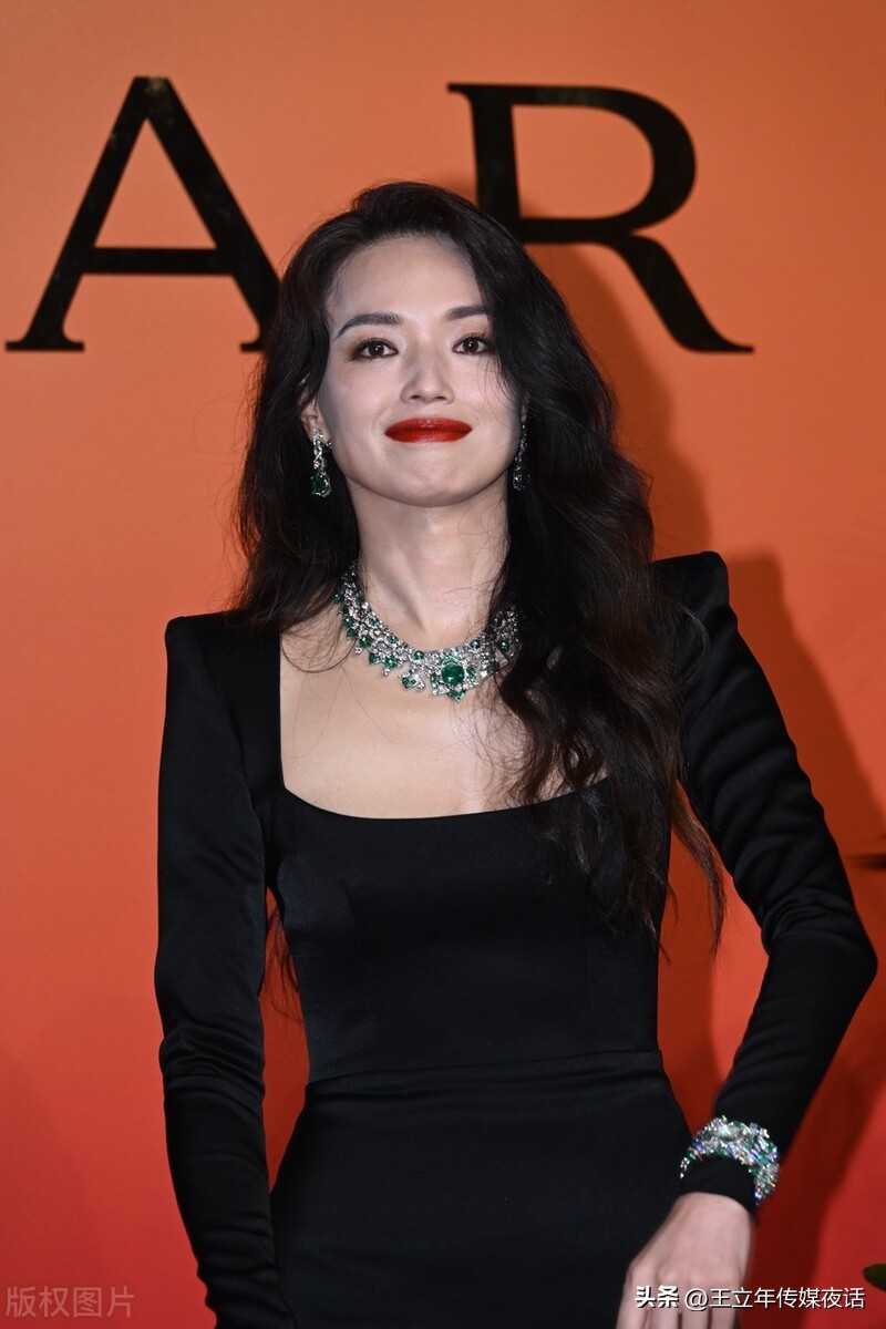 Shu Qi Bulgari Ceremony: Black Breastless Suit, Tempts Meilun - iNEWS