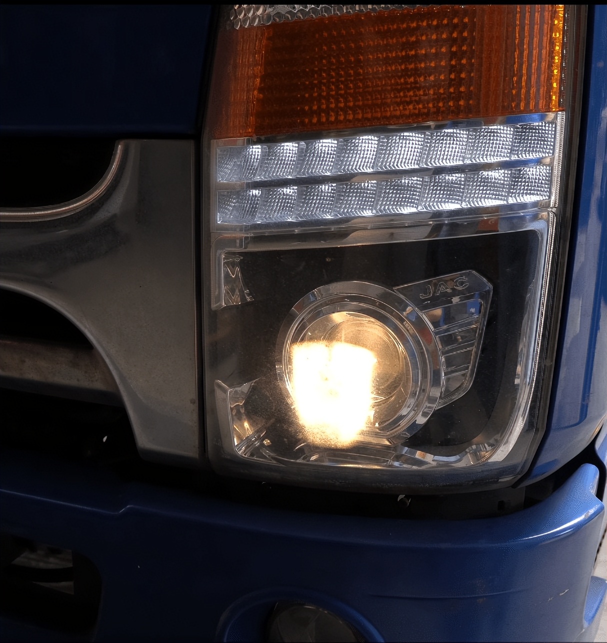 The 19-year-old JAC Shuailing lamp upgrade challenges the brightness by ...