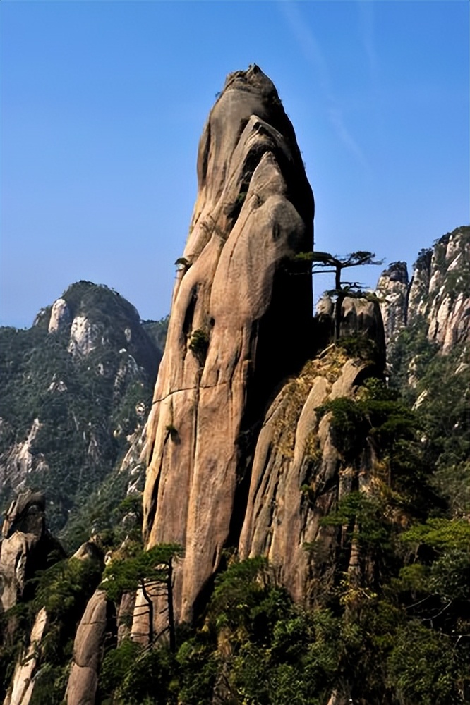 A mountain in Dalian, with all kinds of strange peaks and scenery, is a ...