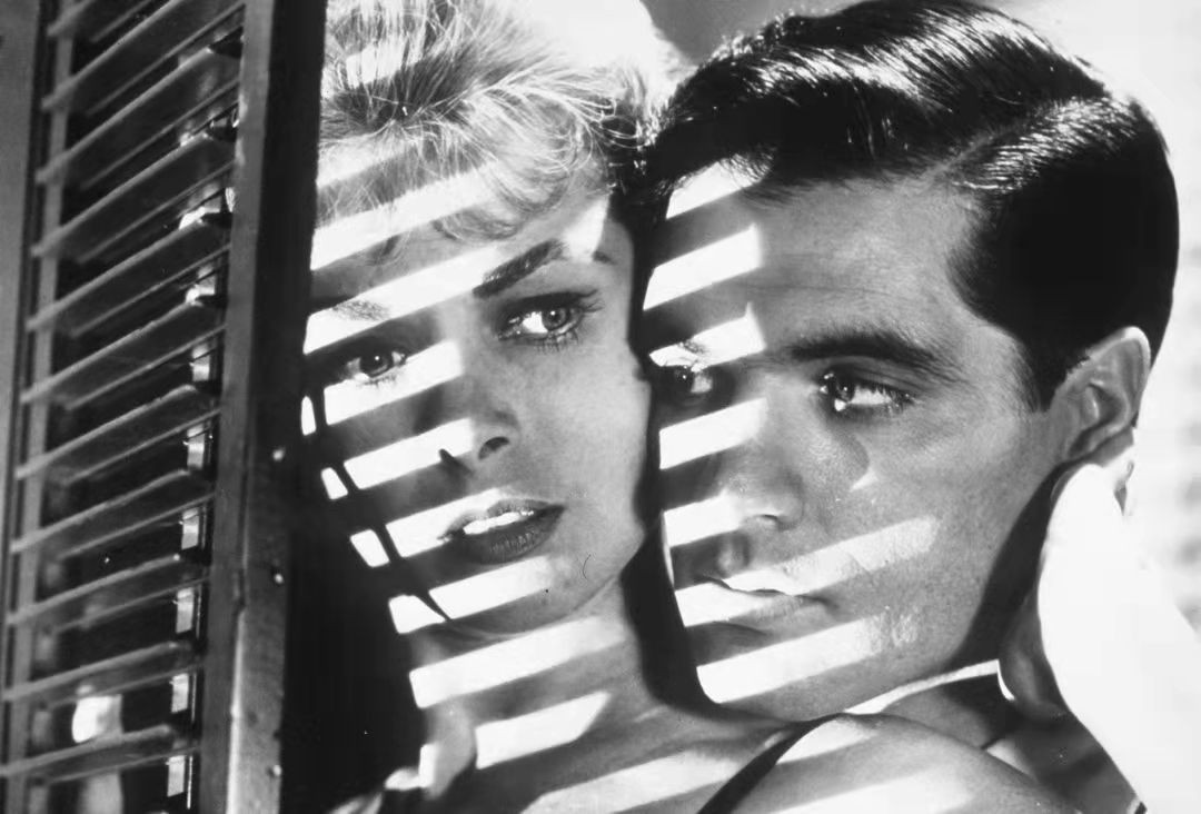 In "Psycho", how did Hitchcock use narrative techniques and background ...