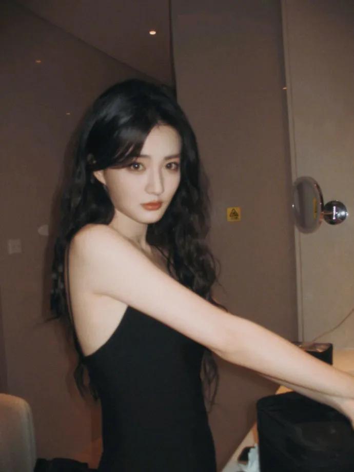 Xu Lu-Sexy photo shoot at the hotel, every shot is a blockbuster - iNEWS