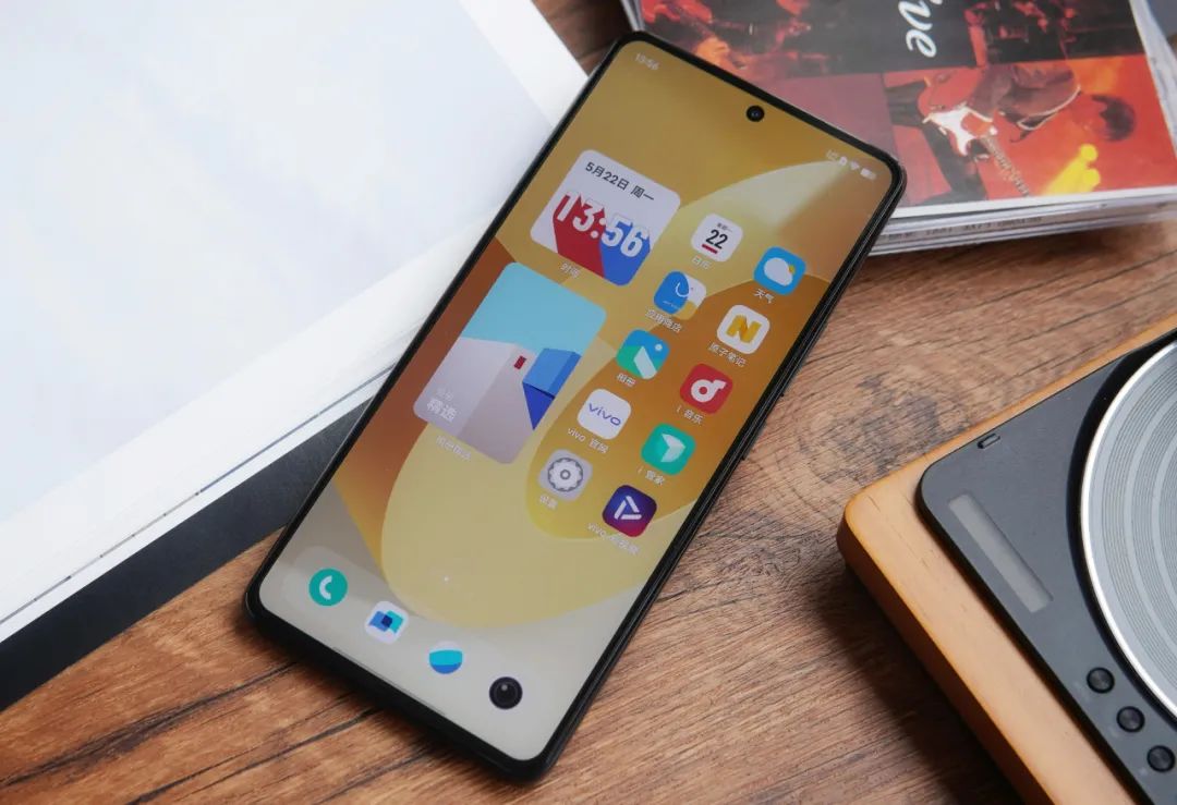 The two most balanced mobile phones within 2500, there should be no ...