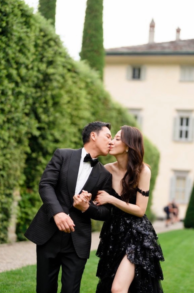 Donnie Yen and Wang Shishi held a make-up wedding in Italy, a family of ...