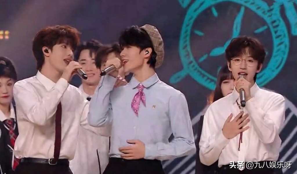 Times Fengjun, two generations of men's groups, divided into two New ...