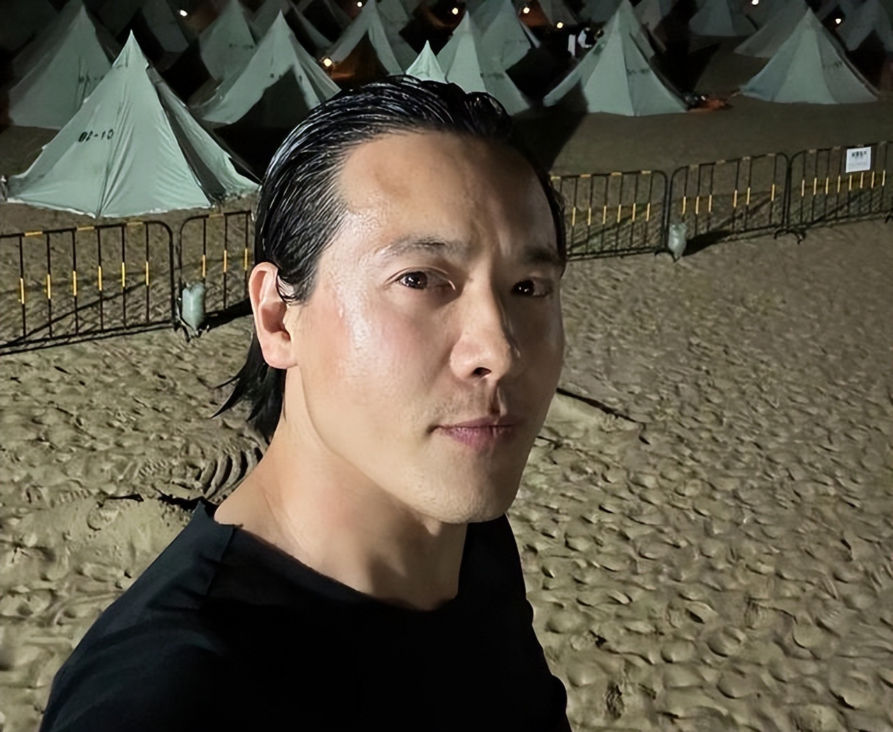 A recent photo of Gao Yunxiang, with a beard and white hair, no one knows when he squeezes the ...