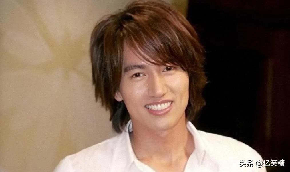 There is a kind of plastic surgery called Jerry Yan without bangs ...