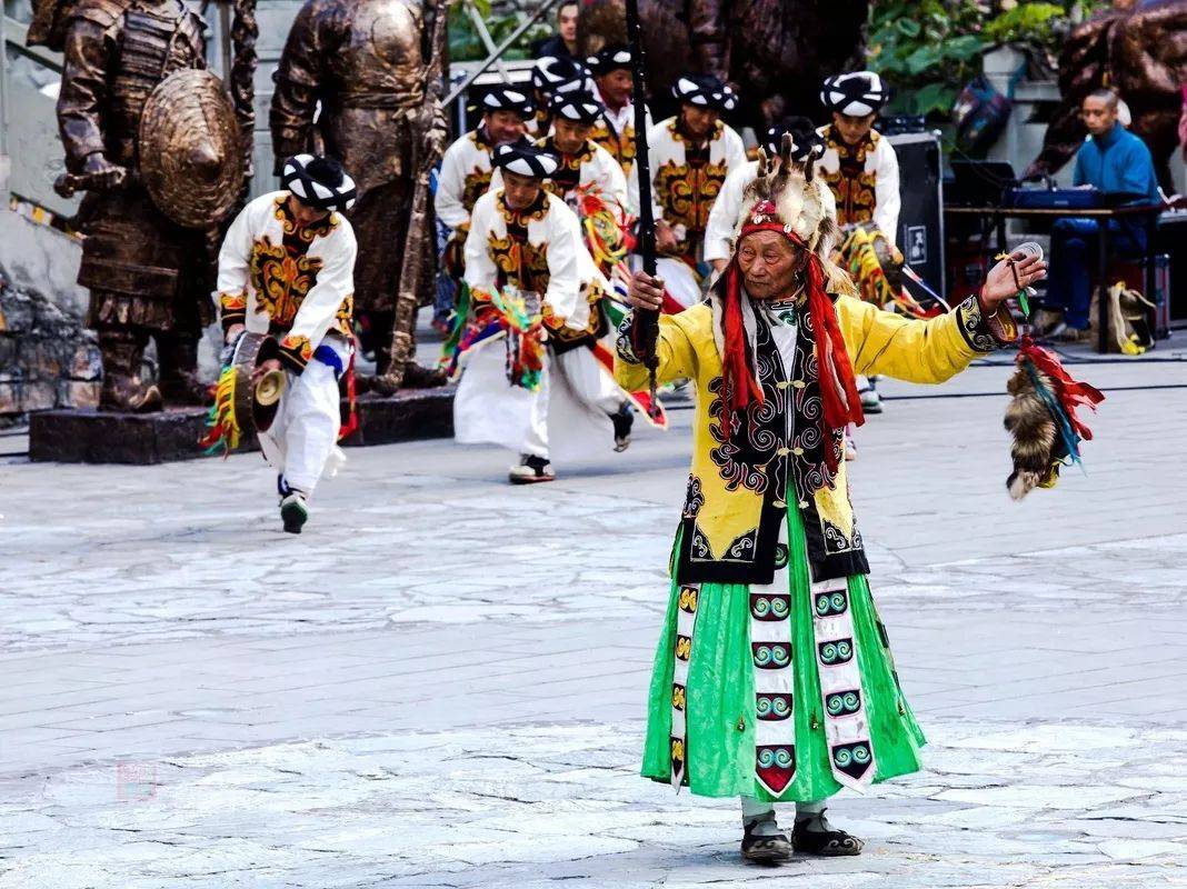 What is the origin of the Qiang people, and why did the Shang Dynasty ...