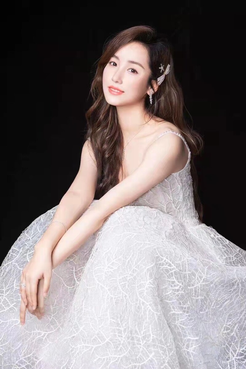 Lu Yi is really white and beautiful - iNEWS