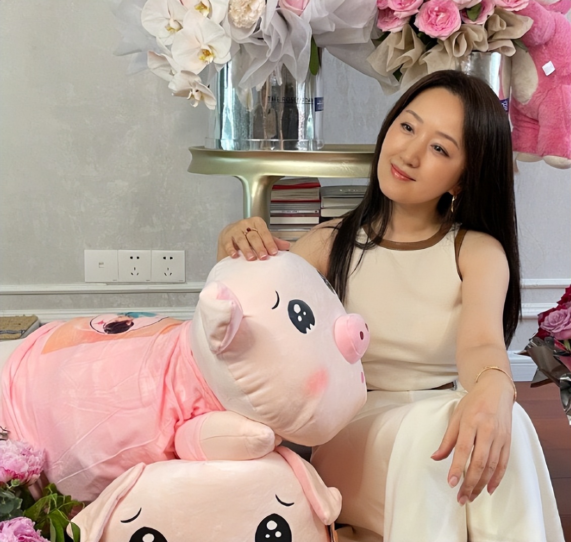 Yang Yuying: Playing romance, I received an extra-large bouquet of 999 ...