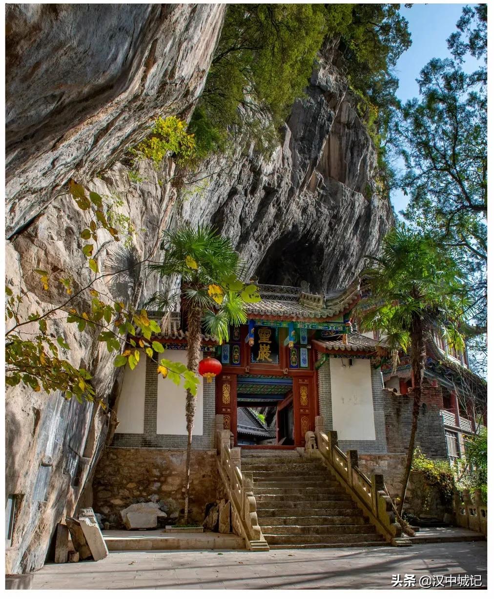 Lingyan Temple Hidden in Poems - iNEWS