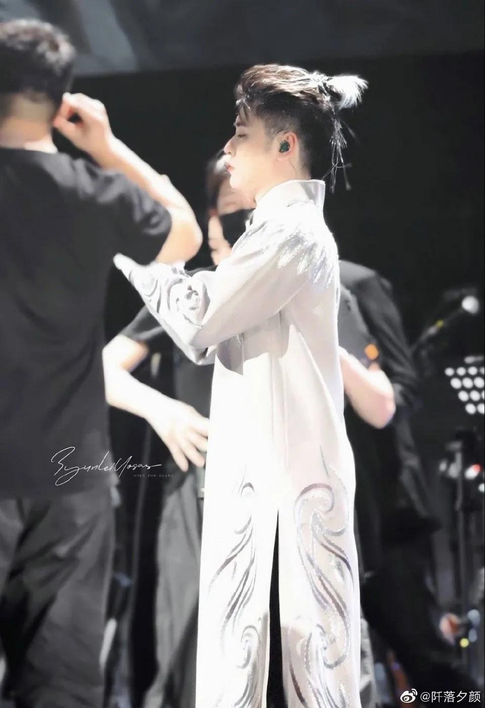 Zhang Yunlei Listening to the Clouds and Seeing the Heart Concert ...