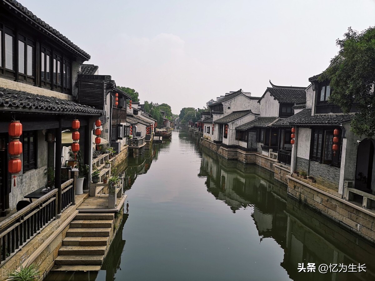 From "Xiaoyaoyou" to "Magpie Bridge Fairy", this book contains the various past events of Qizhen ...