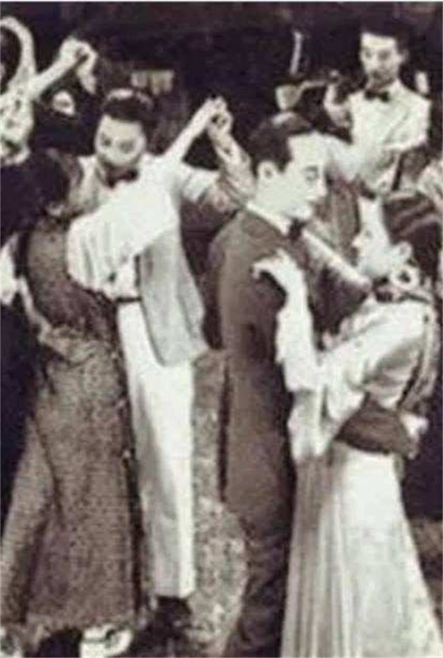 In 1965, when Zhu Min fell off a cliff, Zhu De sent a helicopter and ...